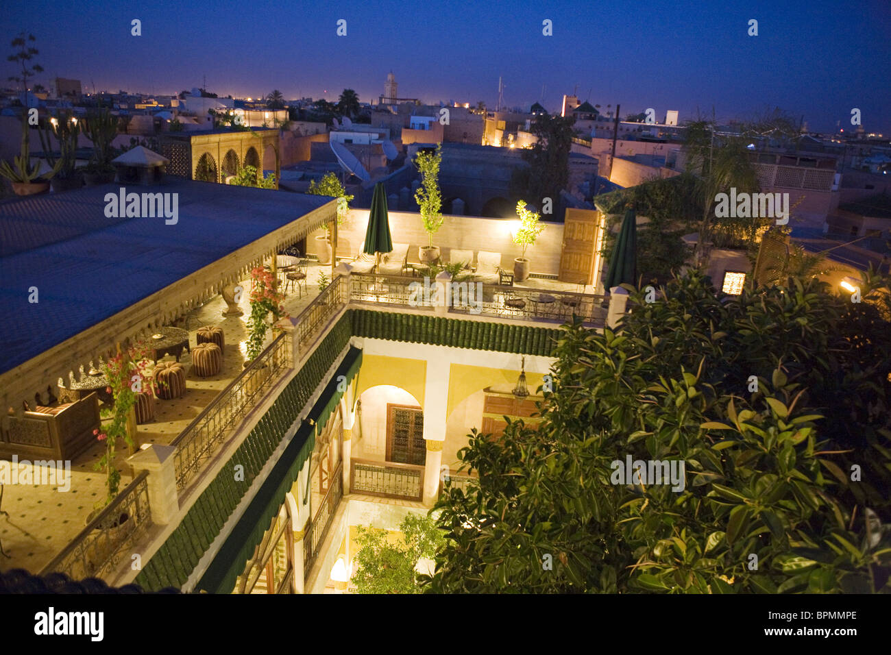 Terrasse sur le toit d'un Riad à Marrakech, Maroc Photo Stock - Alamy