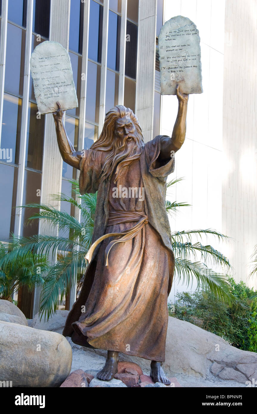 Sculpture en bronze de Moïse avec les Dix Commandements, Crystal ...