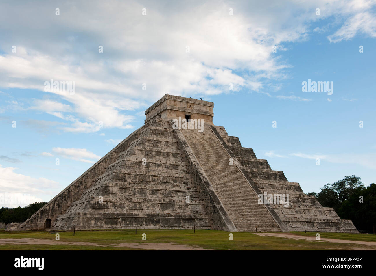 El castillo chichen itza Banque de photographies et d’images à haute ...