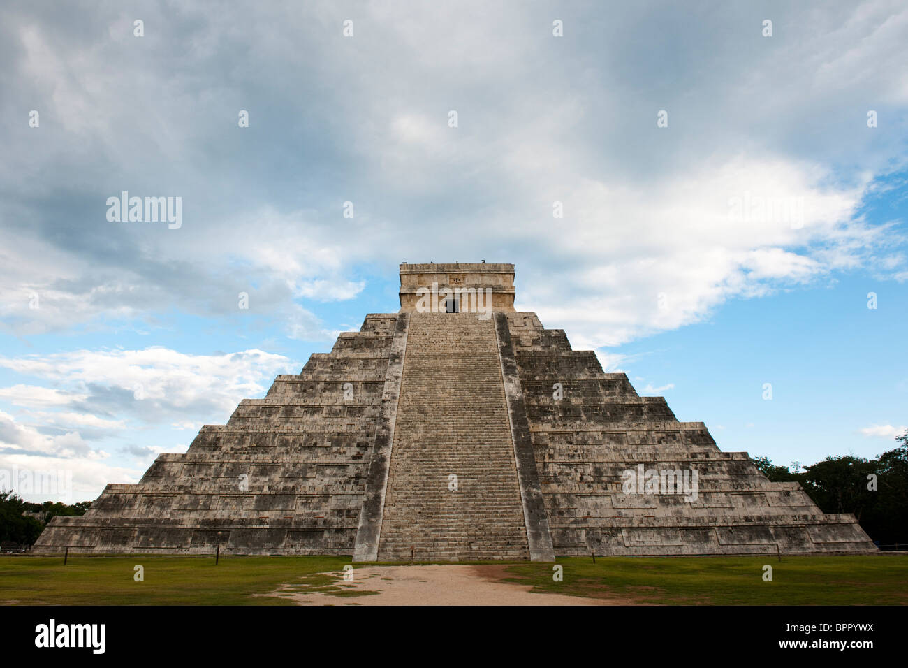 El castillo chichen itza Banque de photographies et d’images à haute ...