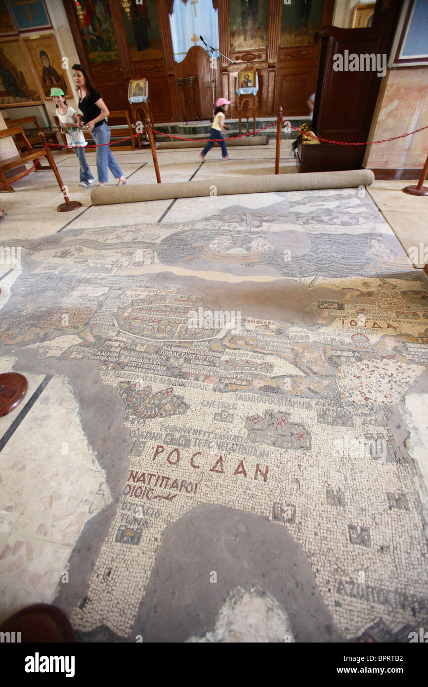 Vue sur la magnifique mosaïque Carte de la Terre Sainte, Madaba ...