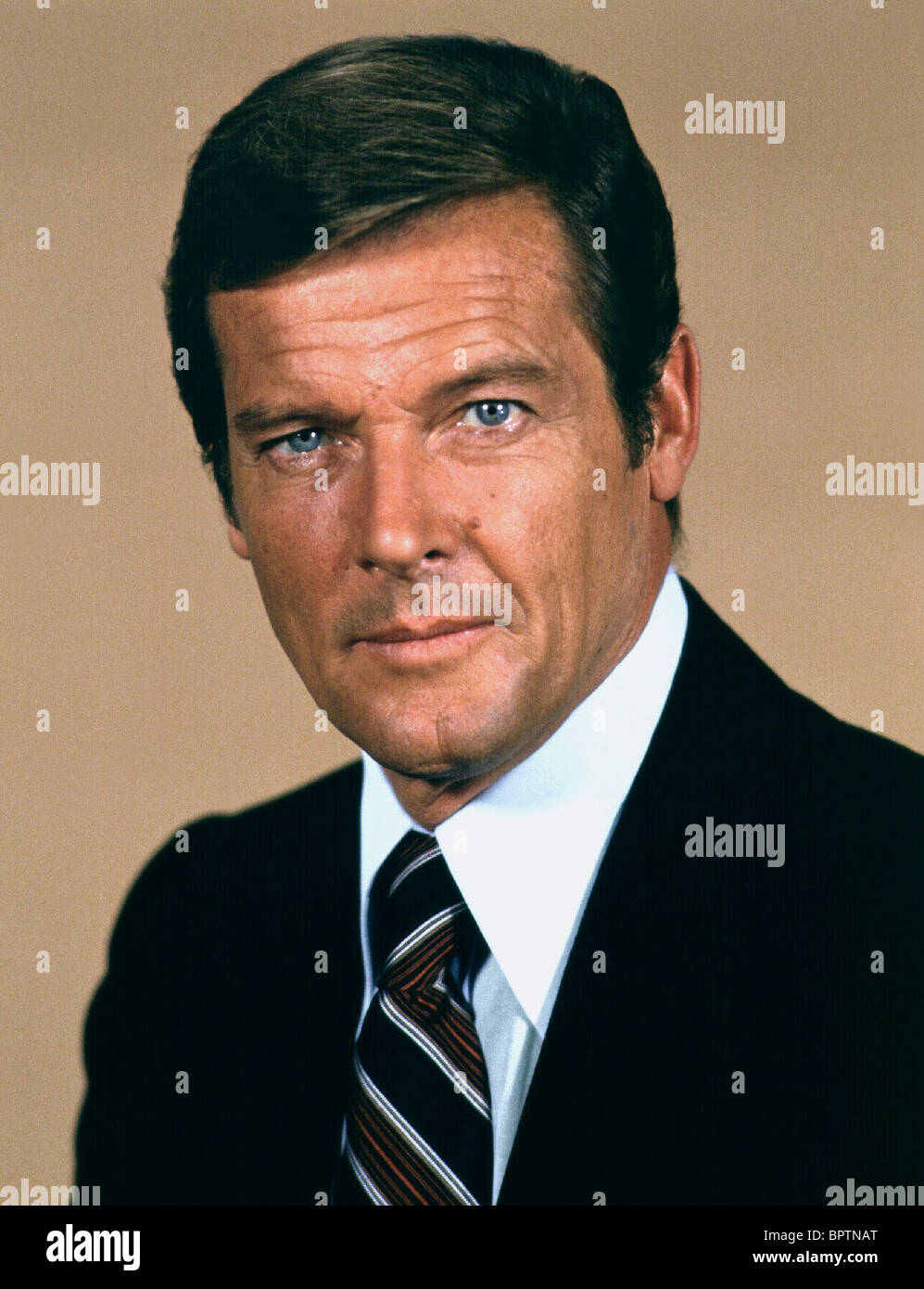 Roger Moore Banque d'image et photos - Alamy