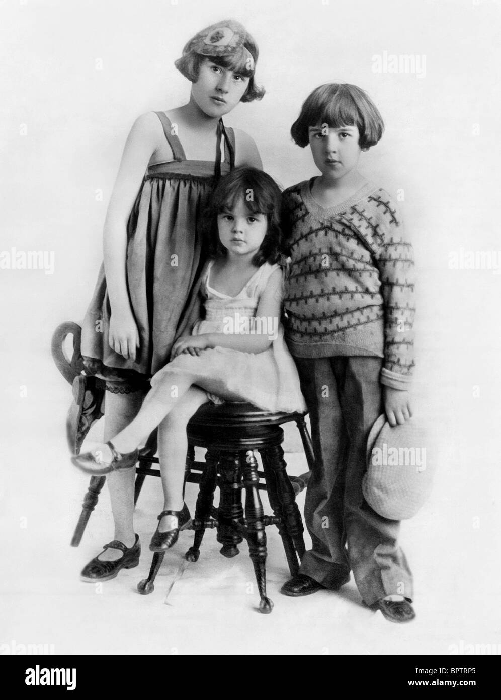 Judy Garland Assis Sur La Selle Avec Les SŒurs Virginie And Maryjane