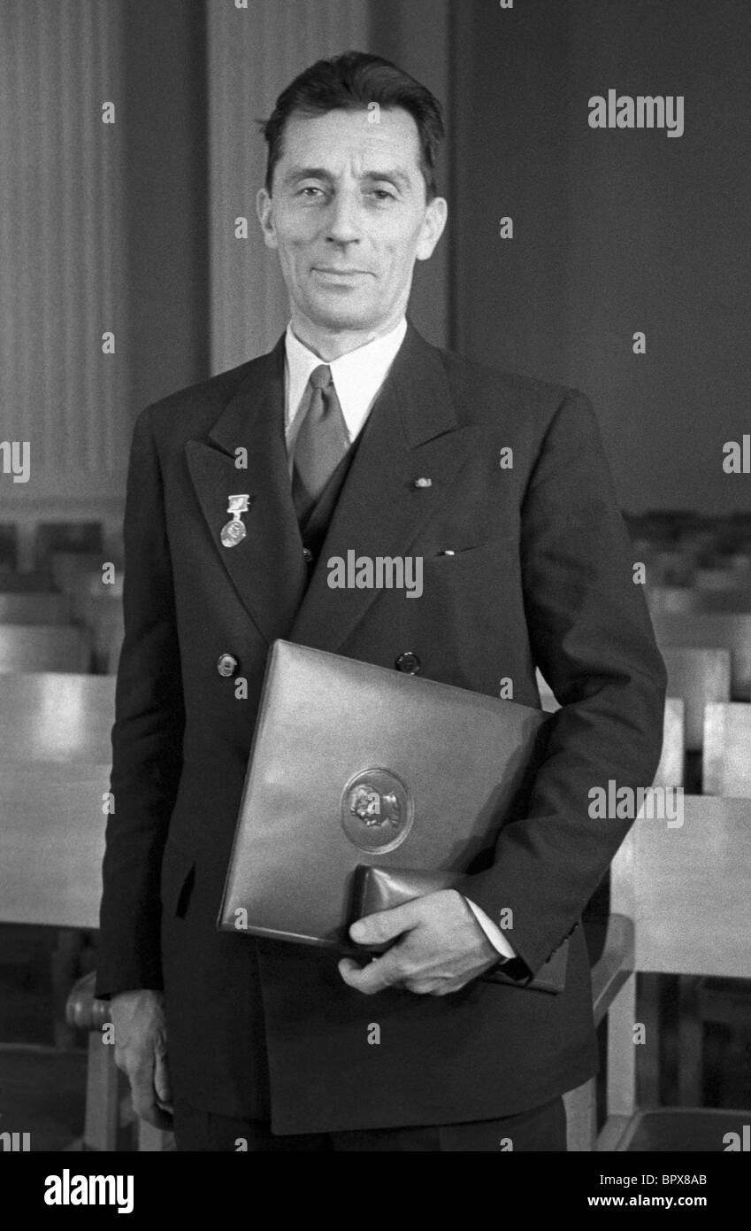 Frederic Joliot Banque d'image et photos - Alamy