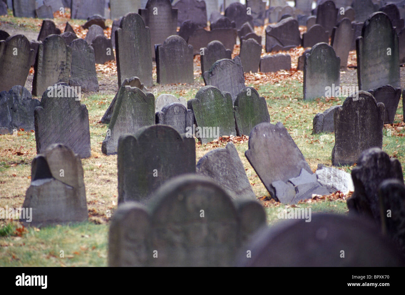 Pierre tombale tombe pierre tombale mort mort halloween Banque de ...