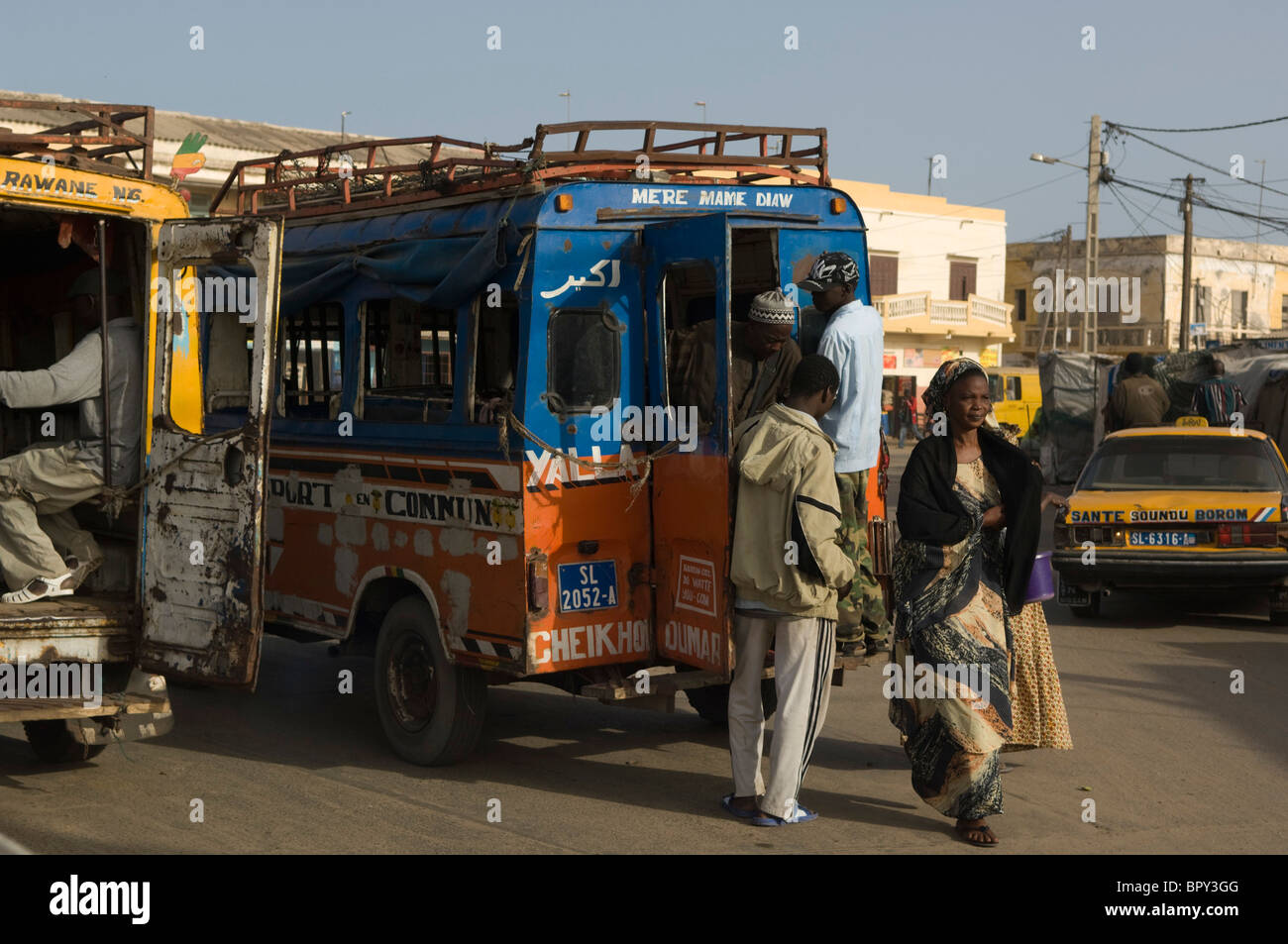 Taxi sénégal Banque de photographies et d’images à haute résolution - Alamy