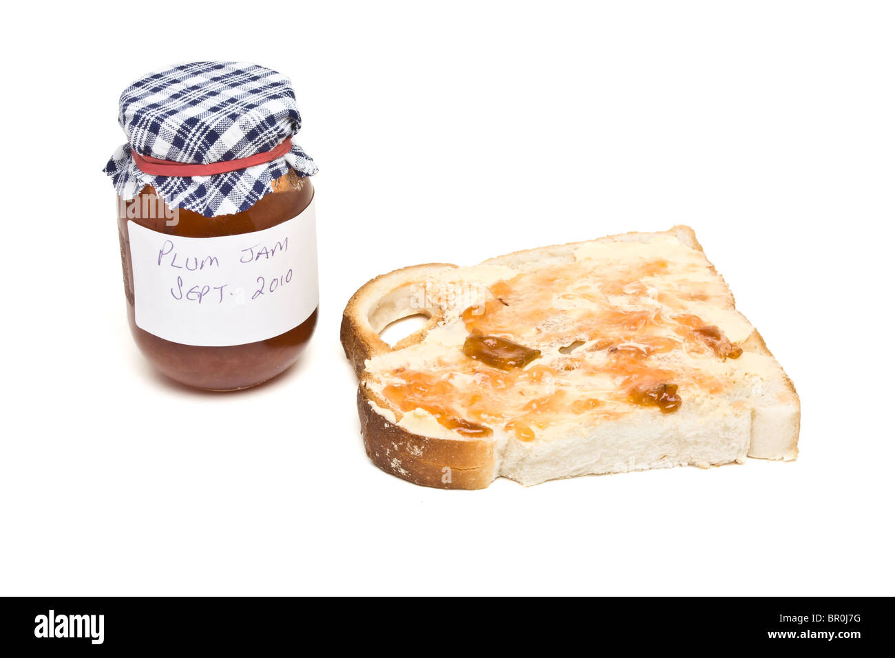 Confiture de prunes maison avec tranche de pain grillé et du beurre ...