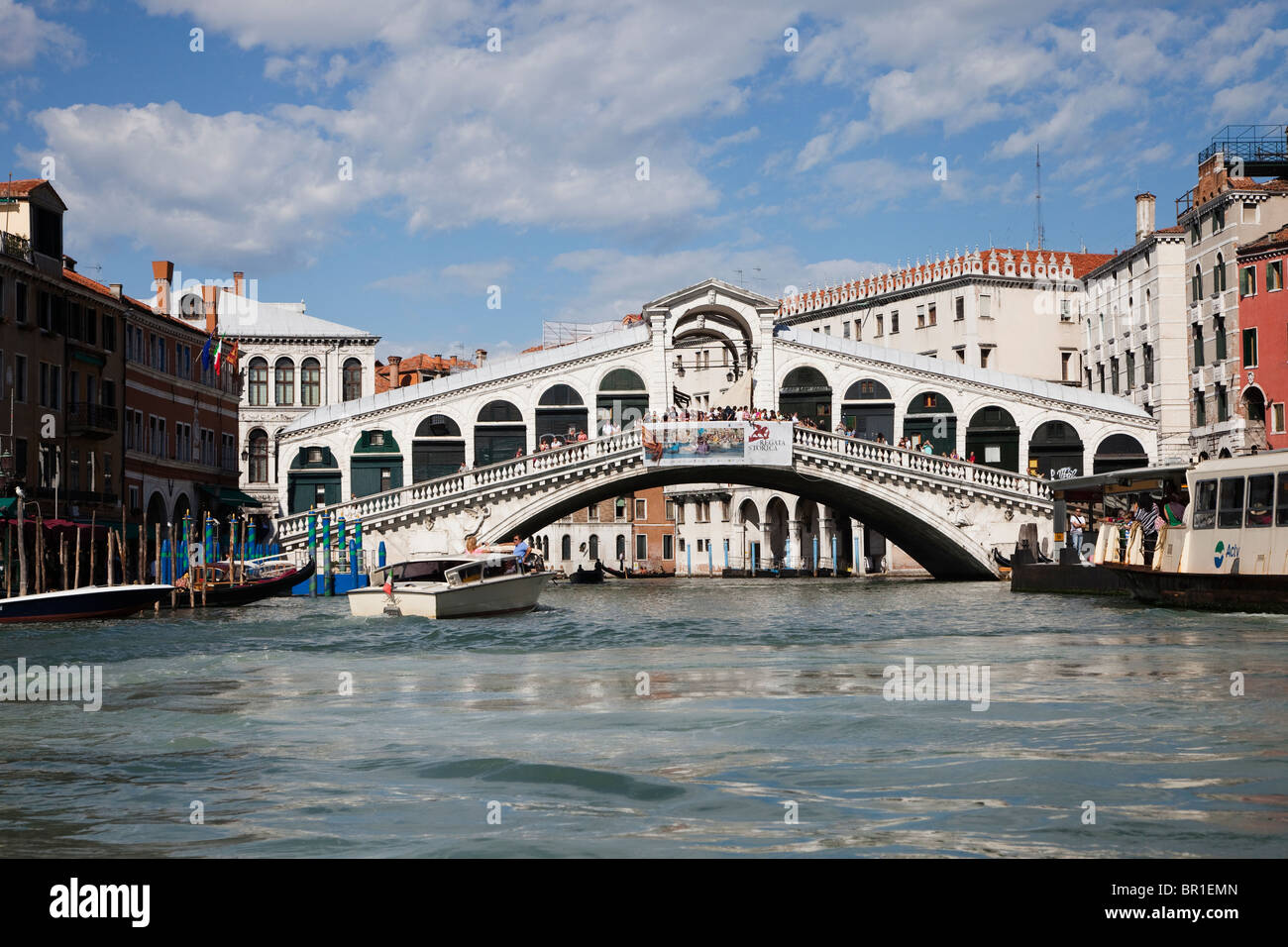 Pont du rialto sur le grand canal venise Banque de photographies et d ...