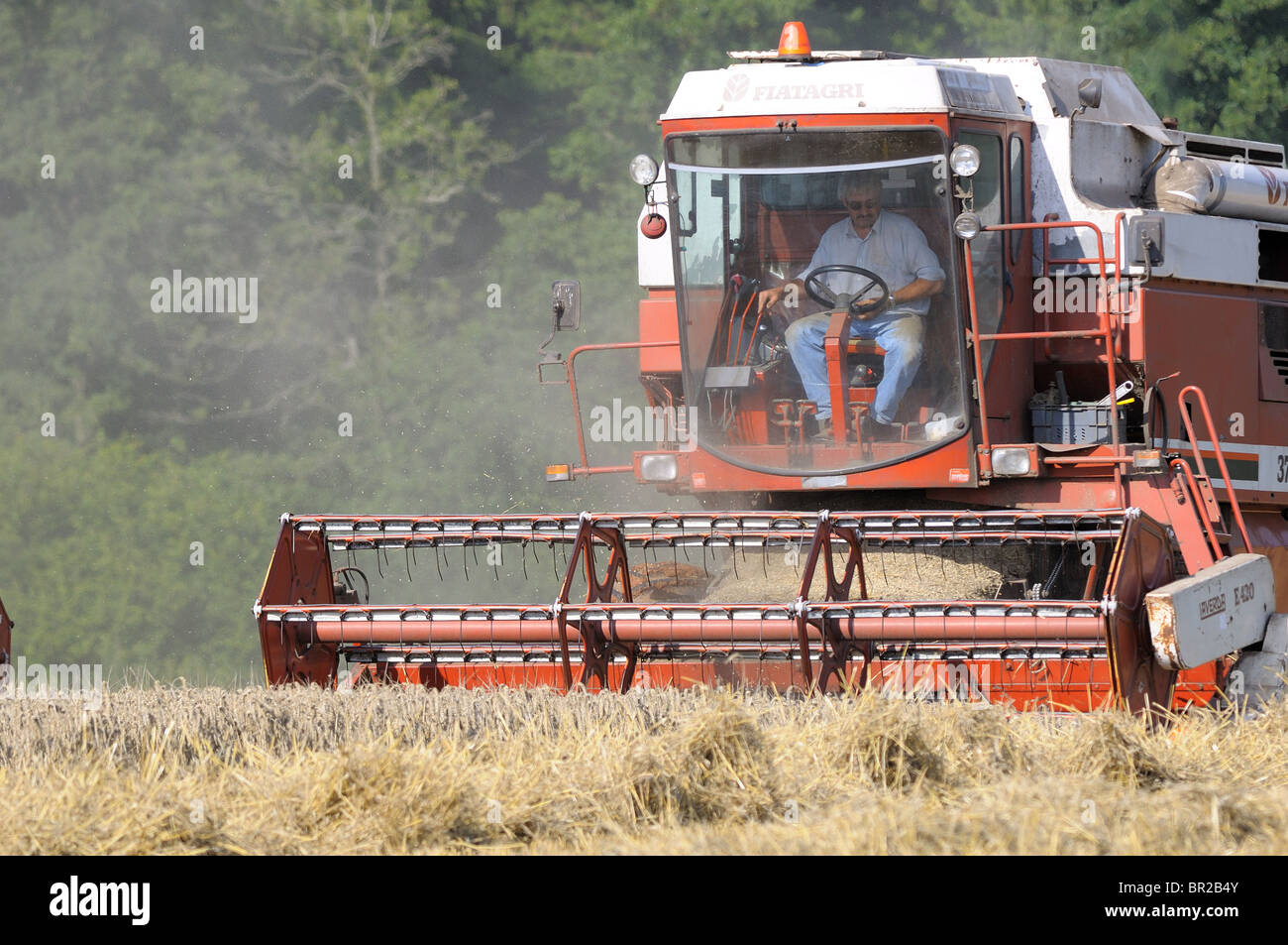 Combined harvester Banque de photographies et d’images à haute ...