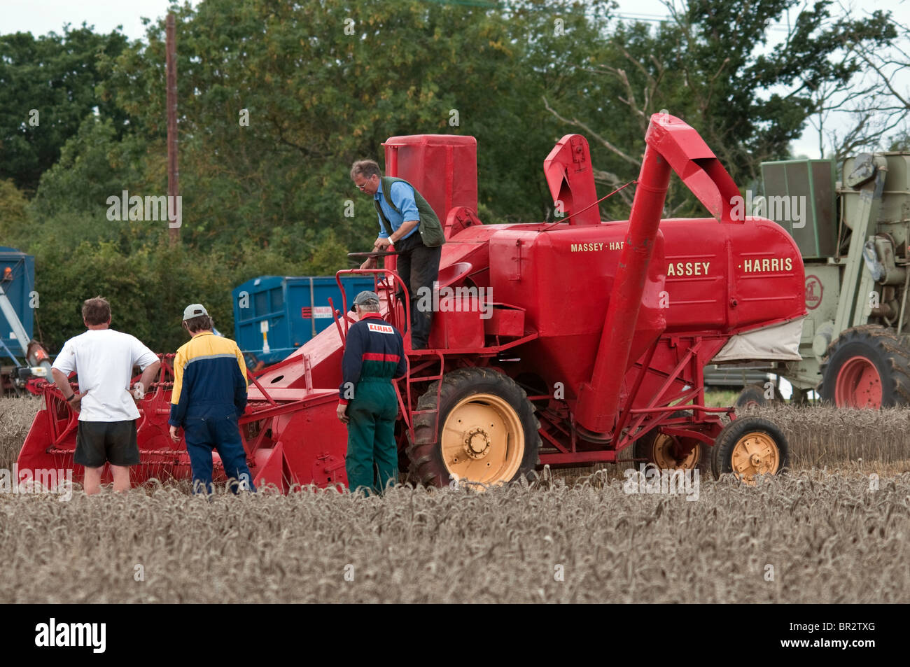 Vintage moissonneuse-batteuse Massey Harris à l'Essex Show Photo Stock ...