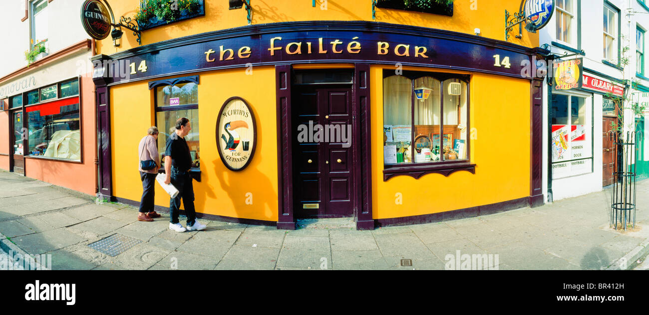 Le failte bar kenmare co kerry ireland Banque de photographies et d ...