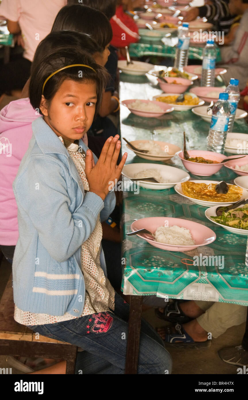 Manger prier Banque de photographies et d’images à haute résolution - Alamy