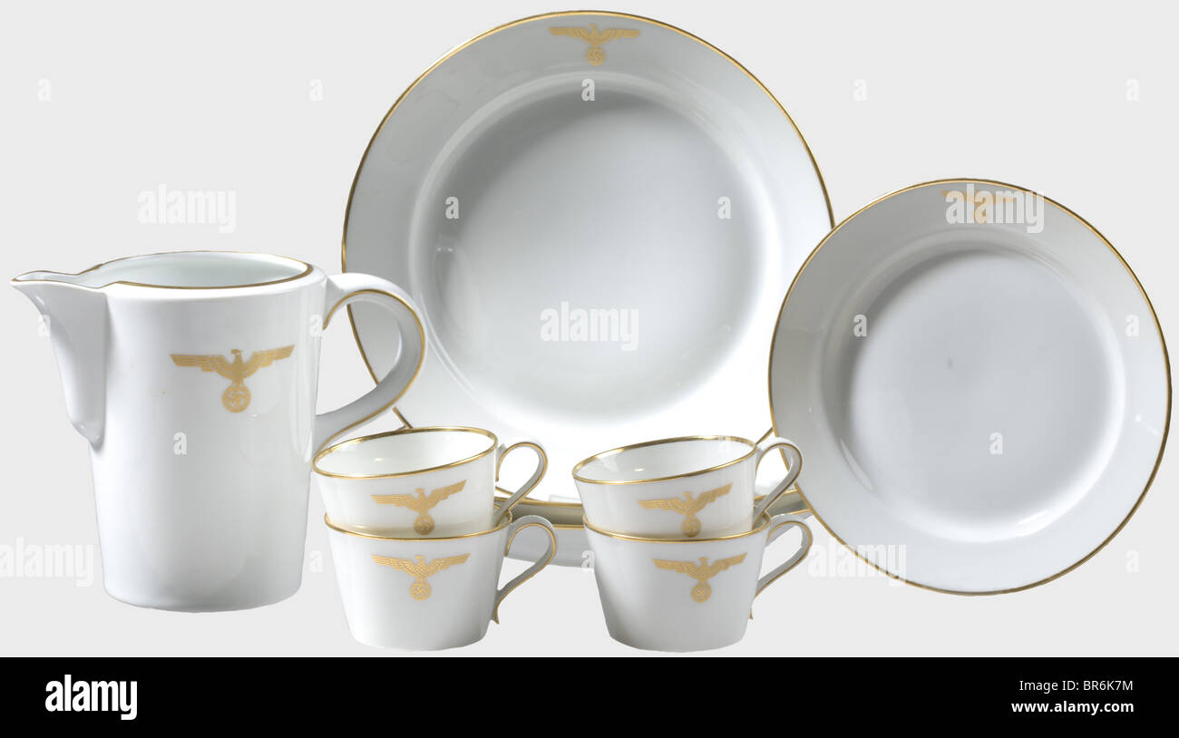 Adolf Hitler - neuf pièces de son service de Nymphenburg à partir du ...