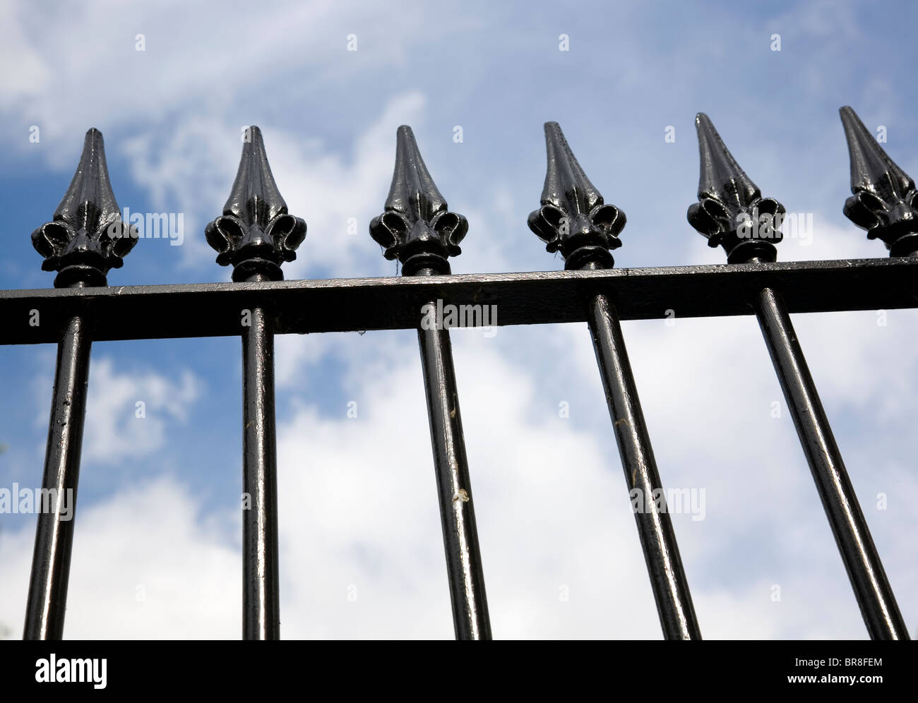 Clôtures en fer forgé noir Photo Stock - Alamy