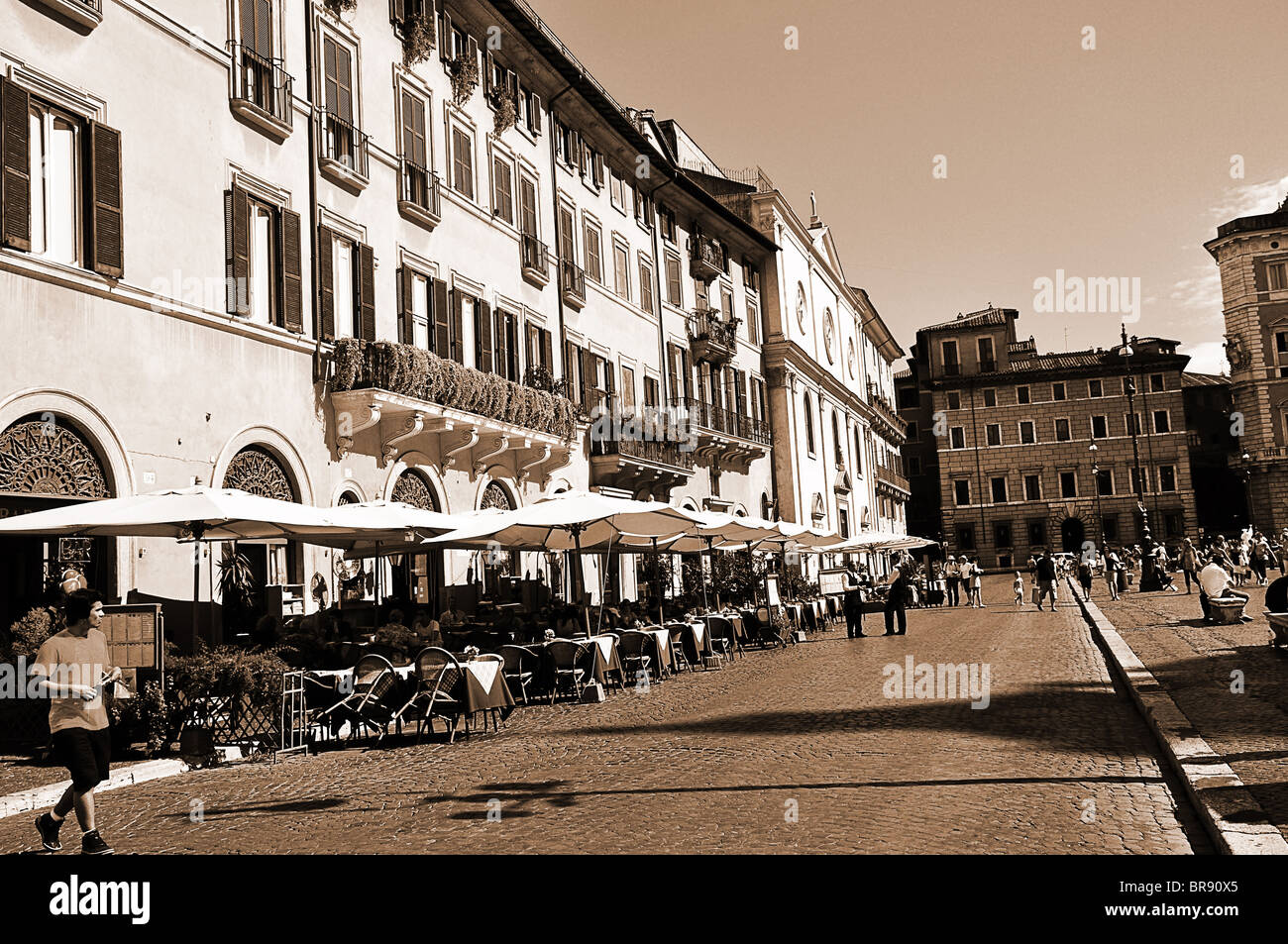 Piazza navona rome cafe Banque de photographies et d’images à haute ...