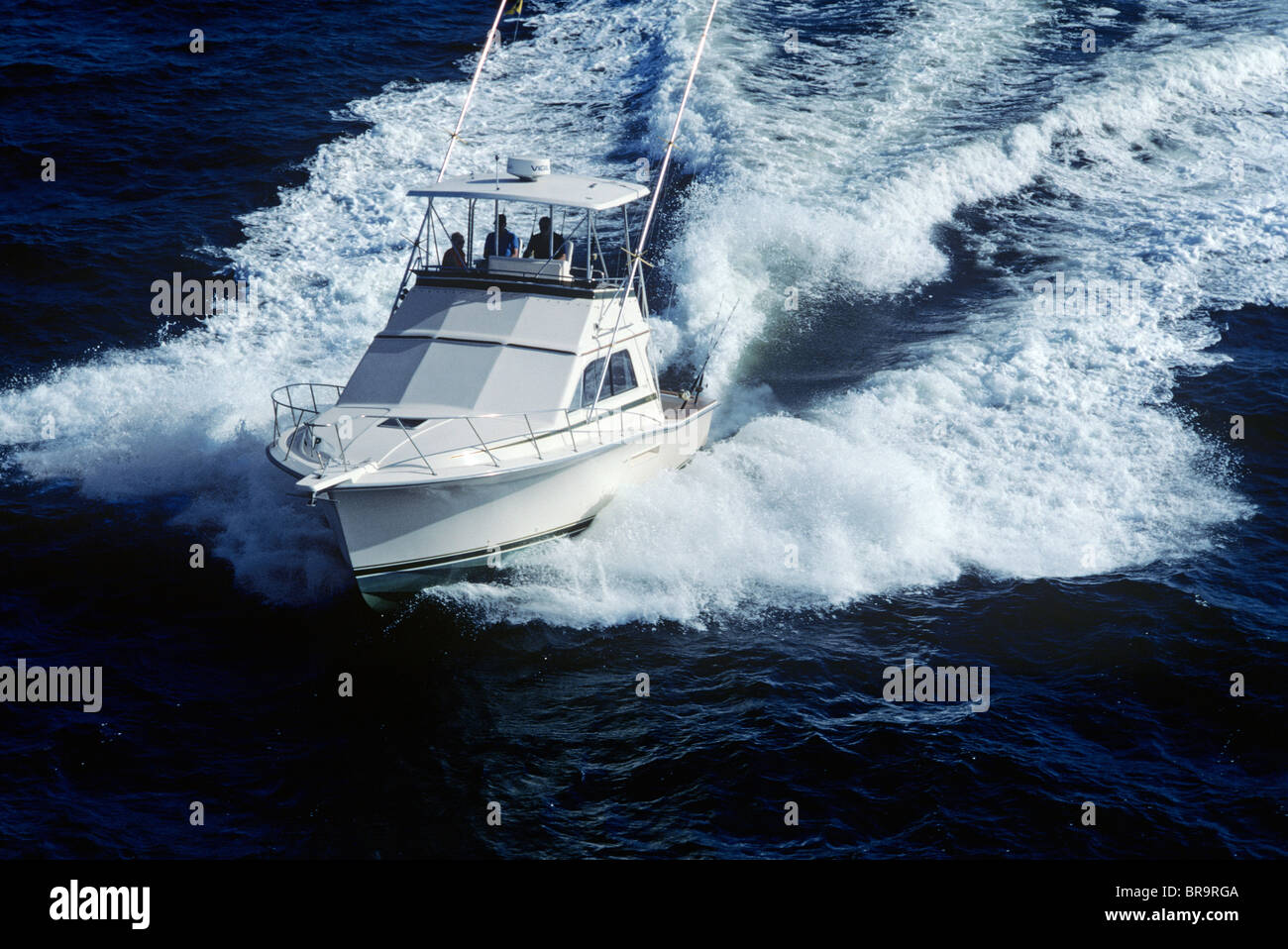 1990 Vue aérienne de pacemaker-37 CABIN CRUISER BATEAU DE MOTEUR Photo ...