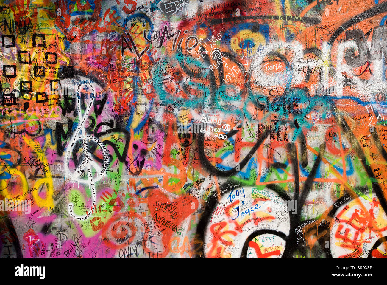 Graffiti de prague Banque de photographies et d’images à haute ...
