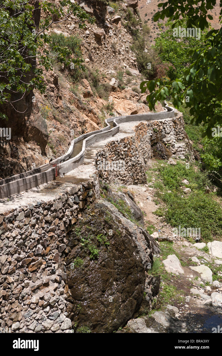 Chaîne de montagnes du haut atlas Banque de photographies et d’images à ...