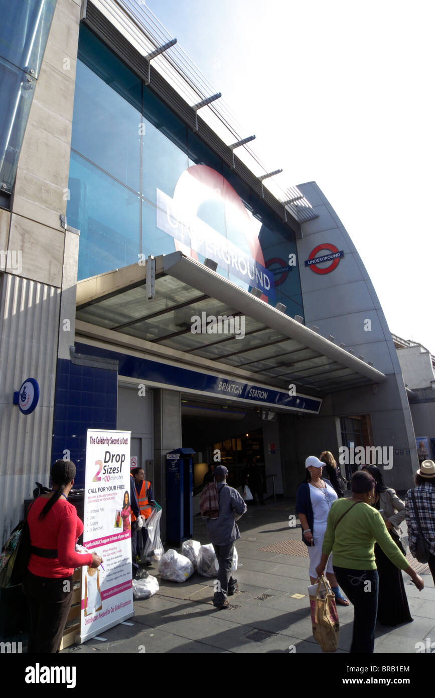 Brixton underground station entrance Banque de photographies et d ...