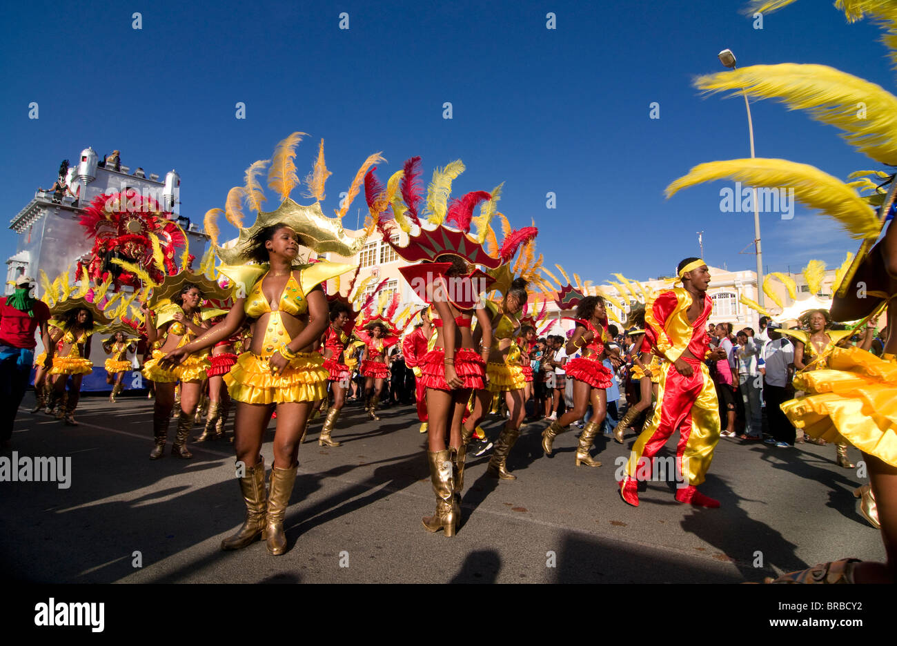 Les femmes en costume de danse, carnaval, Mindelo Sao Vicente, Cap Vert ...