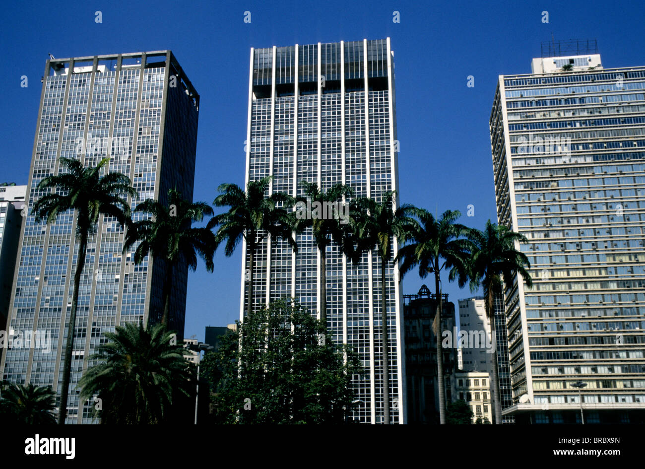 Gratte-ciel dominant le centre-ville de São Paulo, la plus grande ville ...