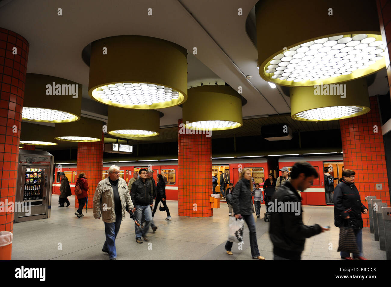 Station de métro ou la station de métro U-Bahn de Nuremberg Nuremberg ...