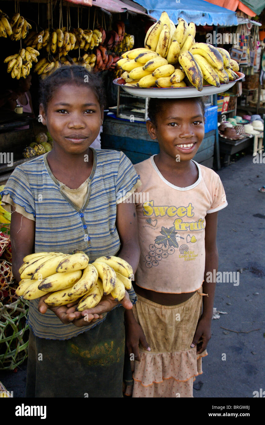 Poor girl madagascar Banque de photographies et d’images à haute ...