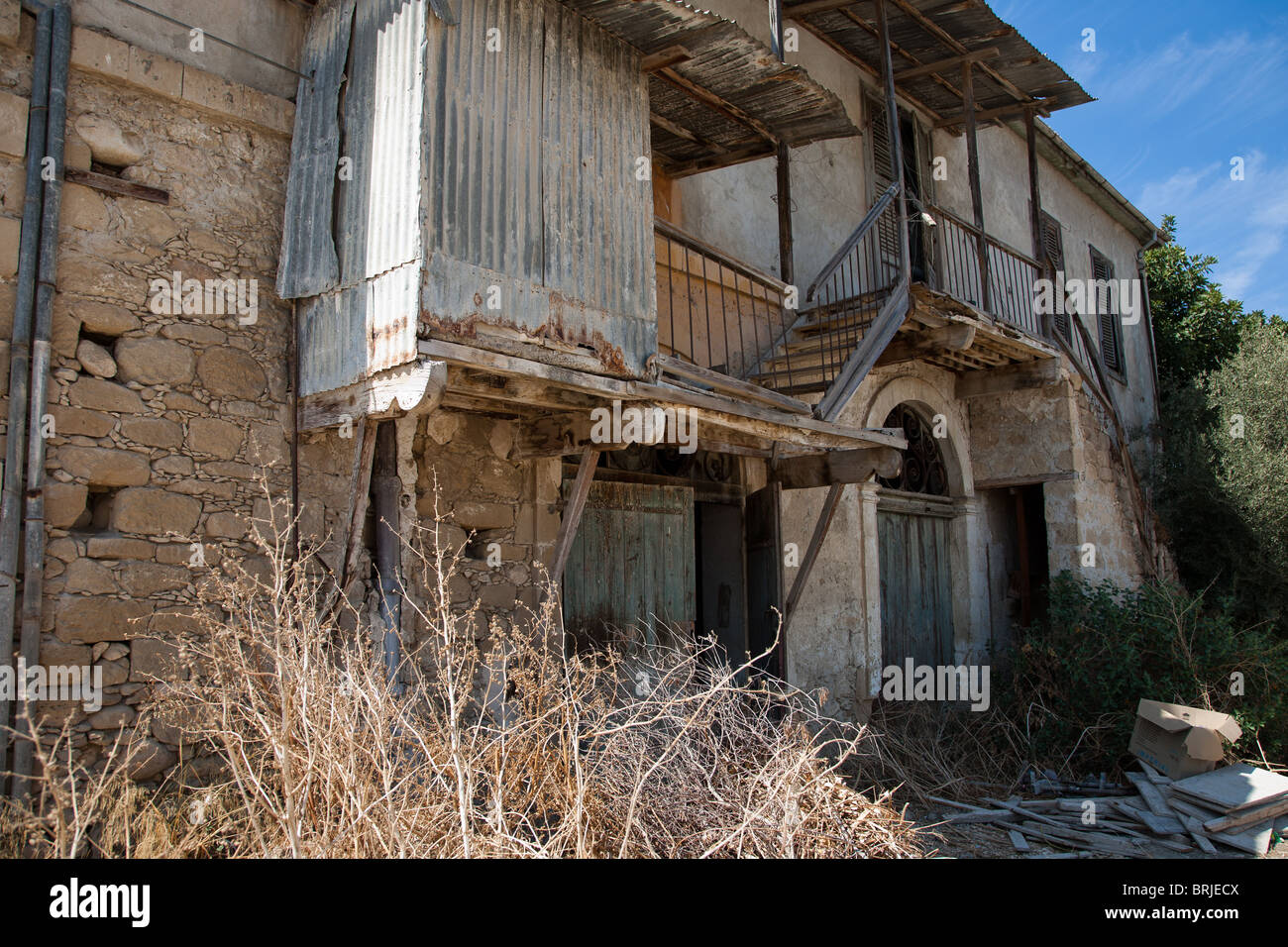 Rundown building Banque de photographies et d’images à haute résolution ...