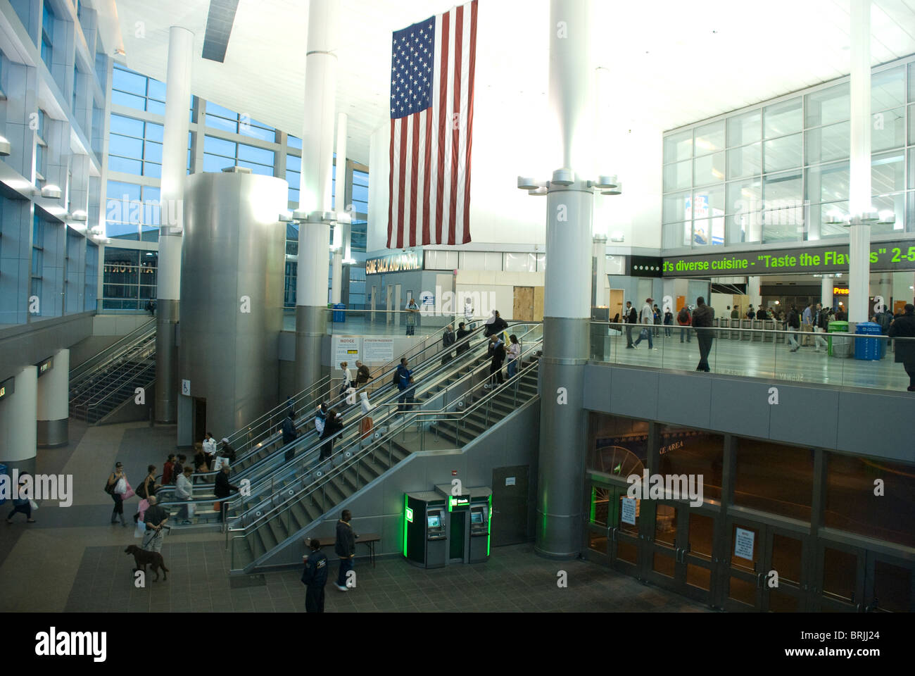 Intérieur du terminal de ferry de Staten Island à New York Ville ...