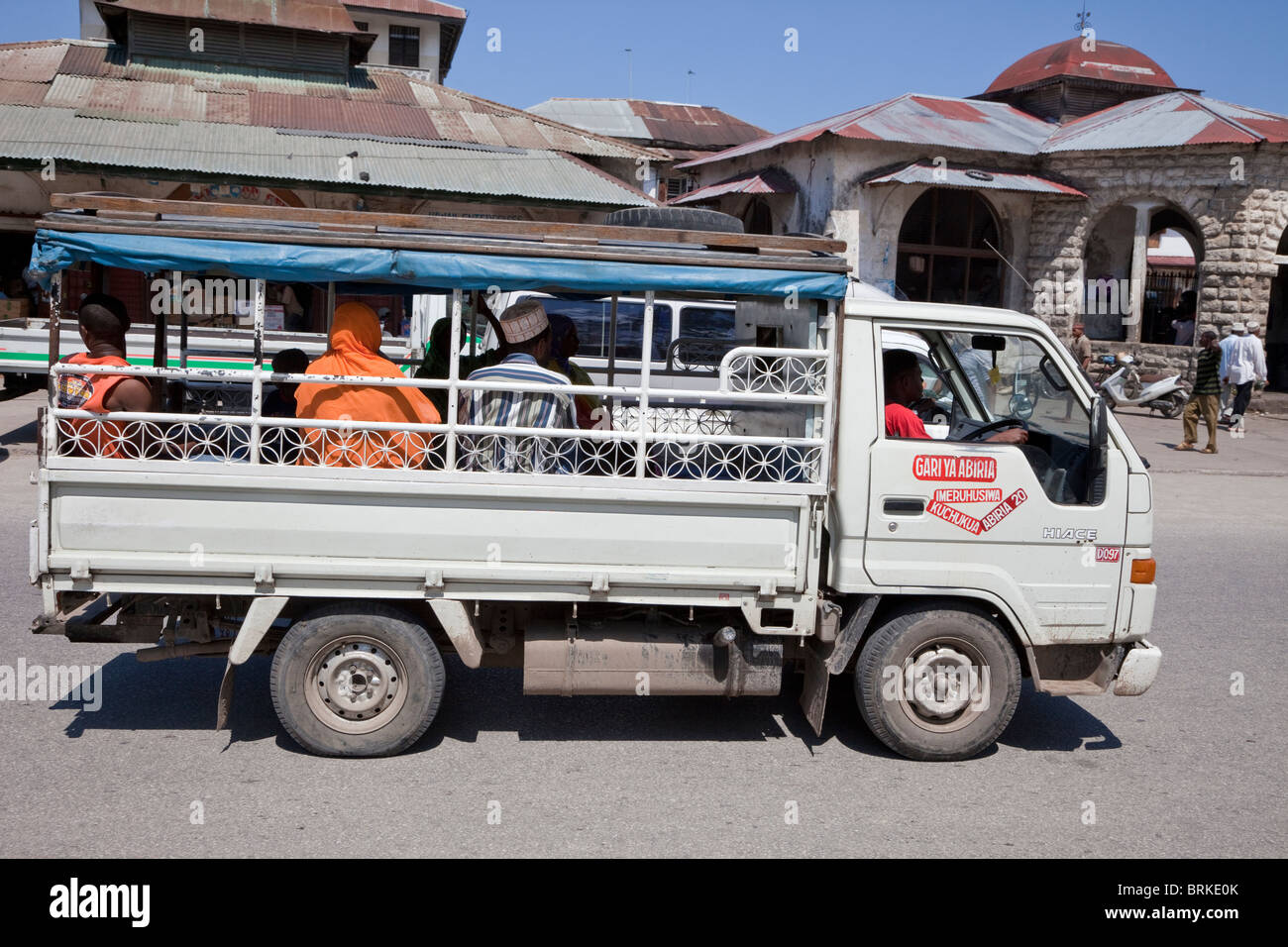 Africa tanzania local bus Banque de photographies et d’images à haute ...