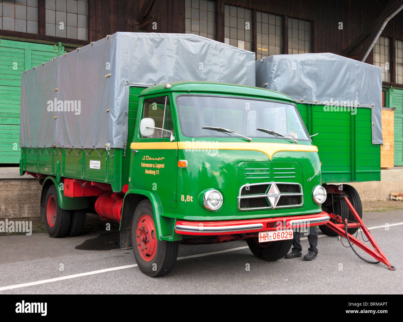 Borgward truck Banque de photographies et d’images à haute résolution ...