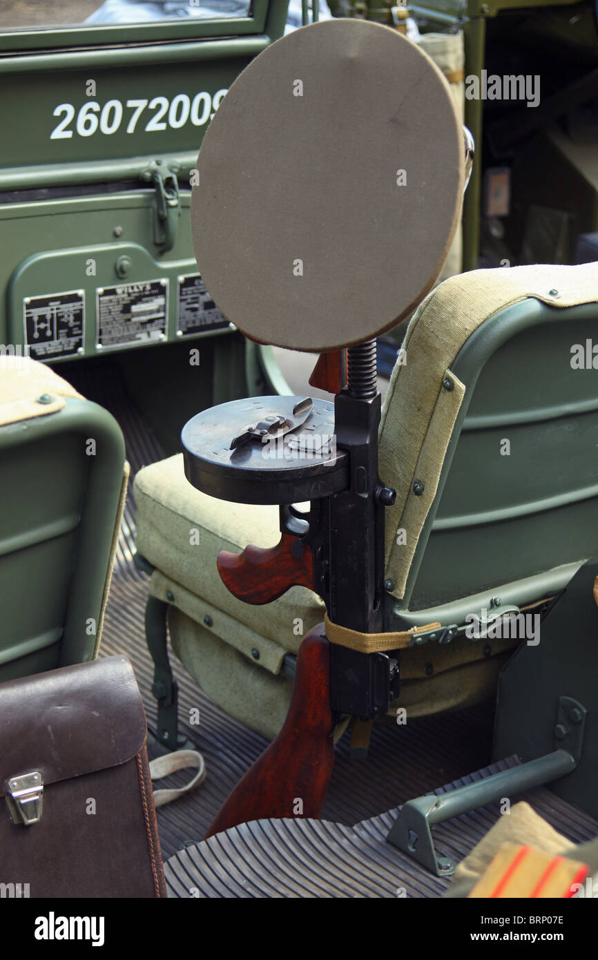 La DEUXIÈME GUERRE MONDIALE, mitraillette Thompson américain Photo ...