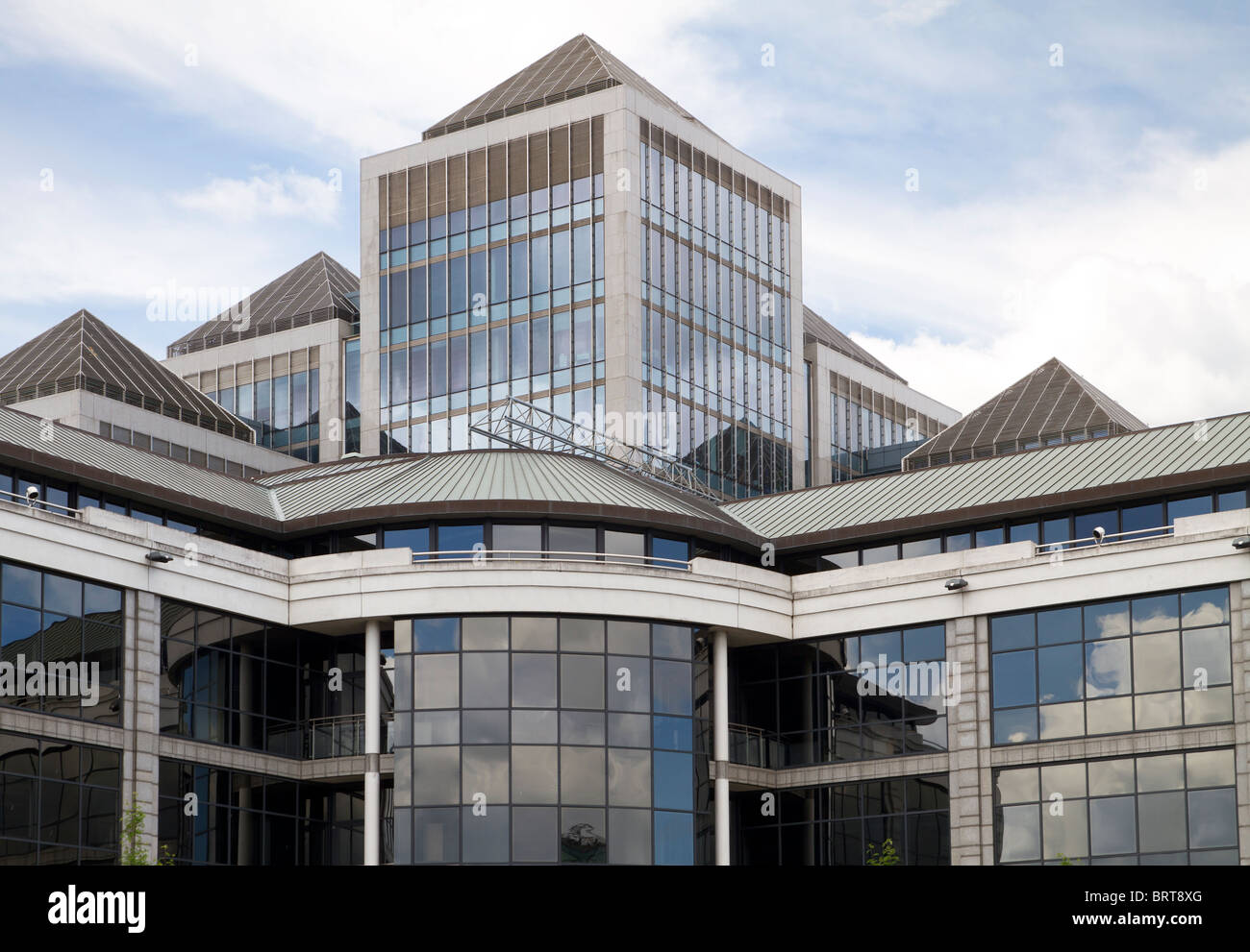 Toit pyramidal Banque de photographies et d’images à haute résolution ...