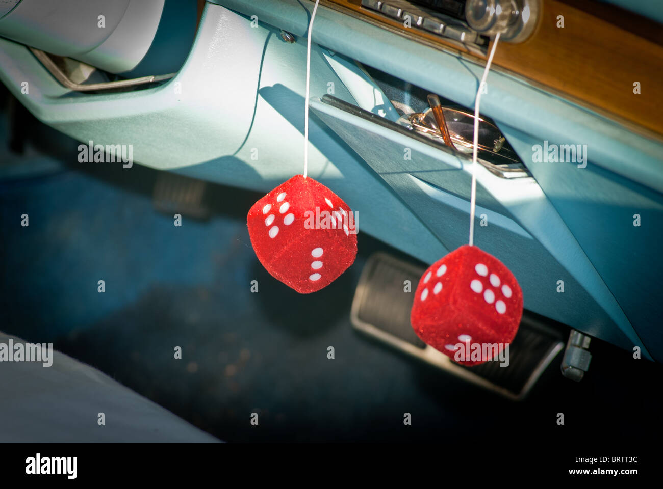 Furry dice Banque de photographies et d’images à haute résolution - Alamy