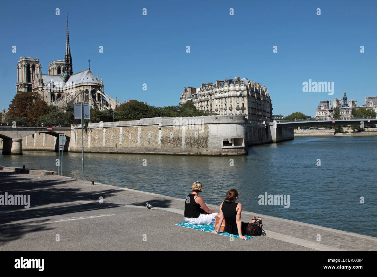 La Cathédrale Notre Dame ET LES QUAIS DE LA SEINE, 4ème arrondissement, PARIS, FRANCE Photo ...