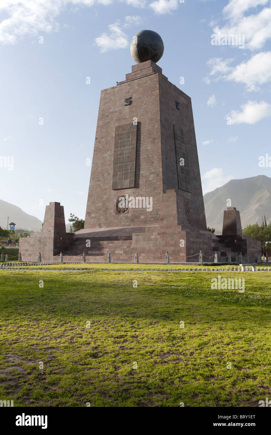 Les 30 M tres De Haut Monument Construit Entre 1979 Et 1982 A t Les 30 M tres De Haut Monument Construit Entre 1979 Et 1982 A t