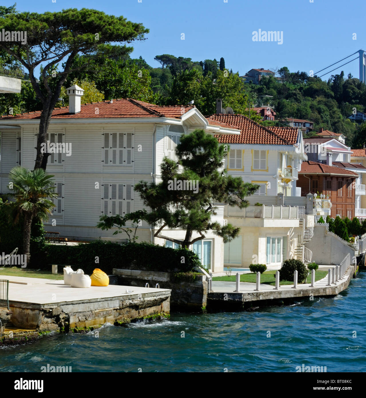 Maisons en bord de mer à Kanlica sur le Bosphore Photo Stock - Alamy