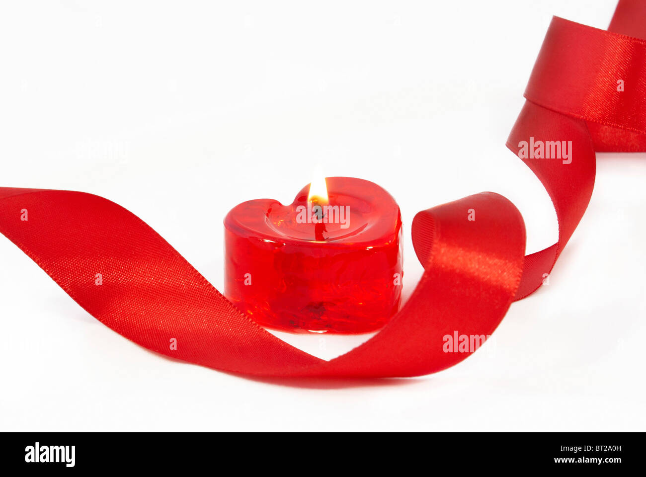 Satin rouge Banque de photographies et d’images à haute résolution - Alamy