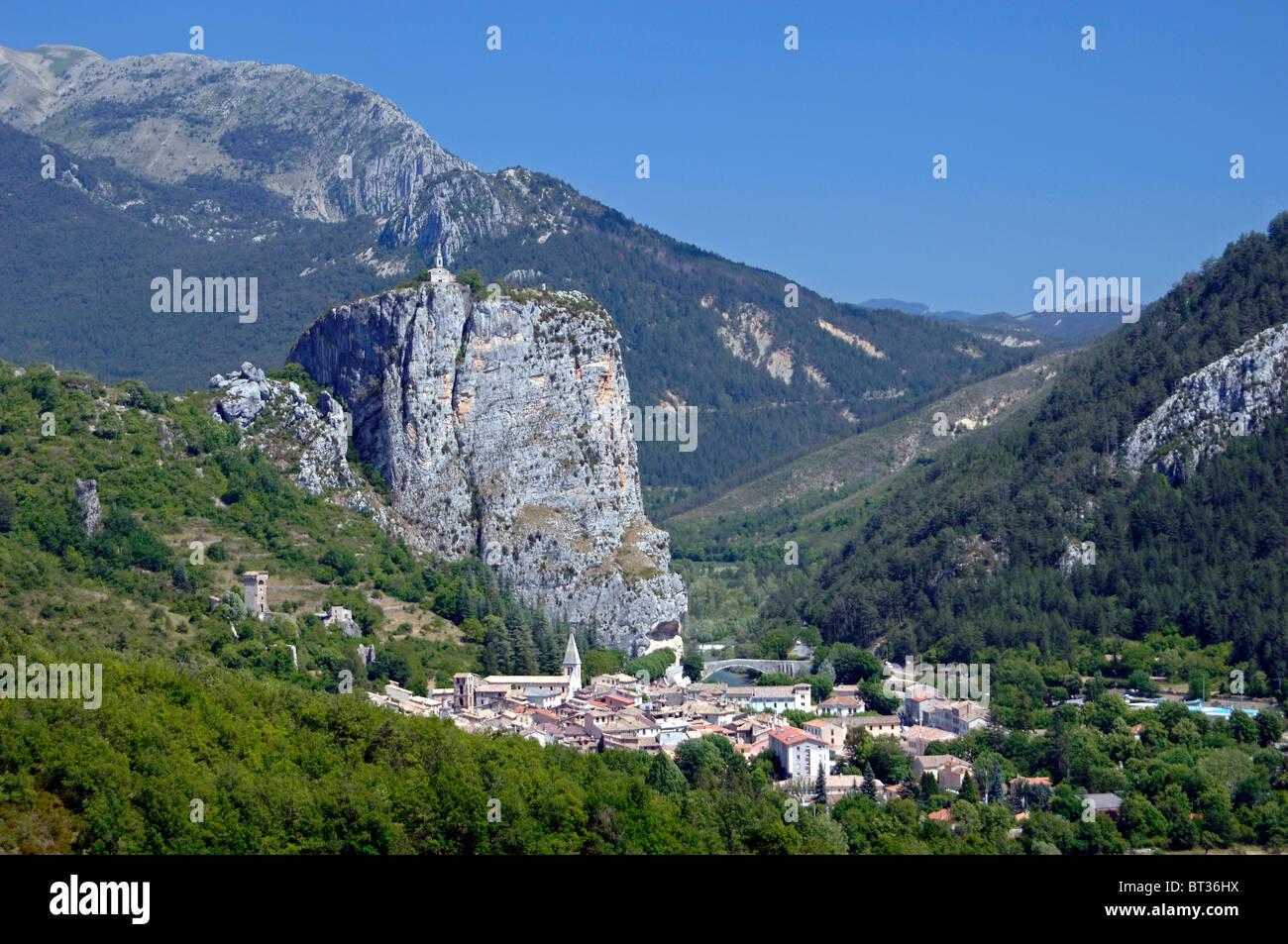 Castellane Village & le Rocher de Castellane, Gorges du Verdon ou les ...