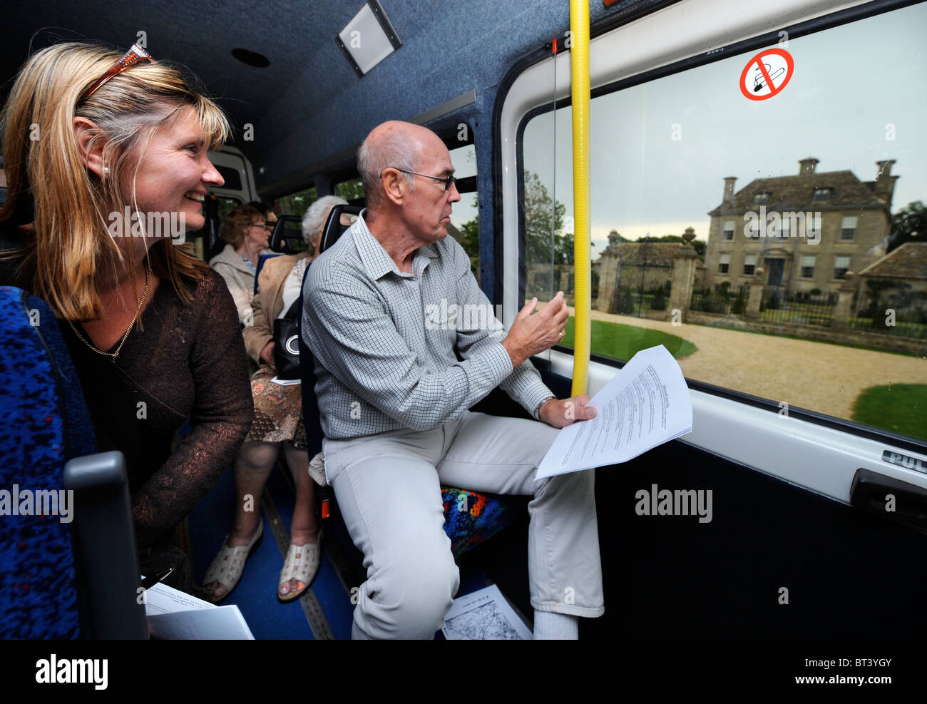 La Communauté Tirley Bus 'Jillywood' Tour - Tour Guide Derrick Swan ...