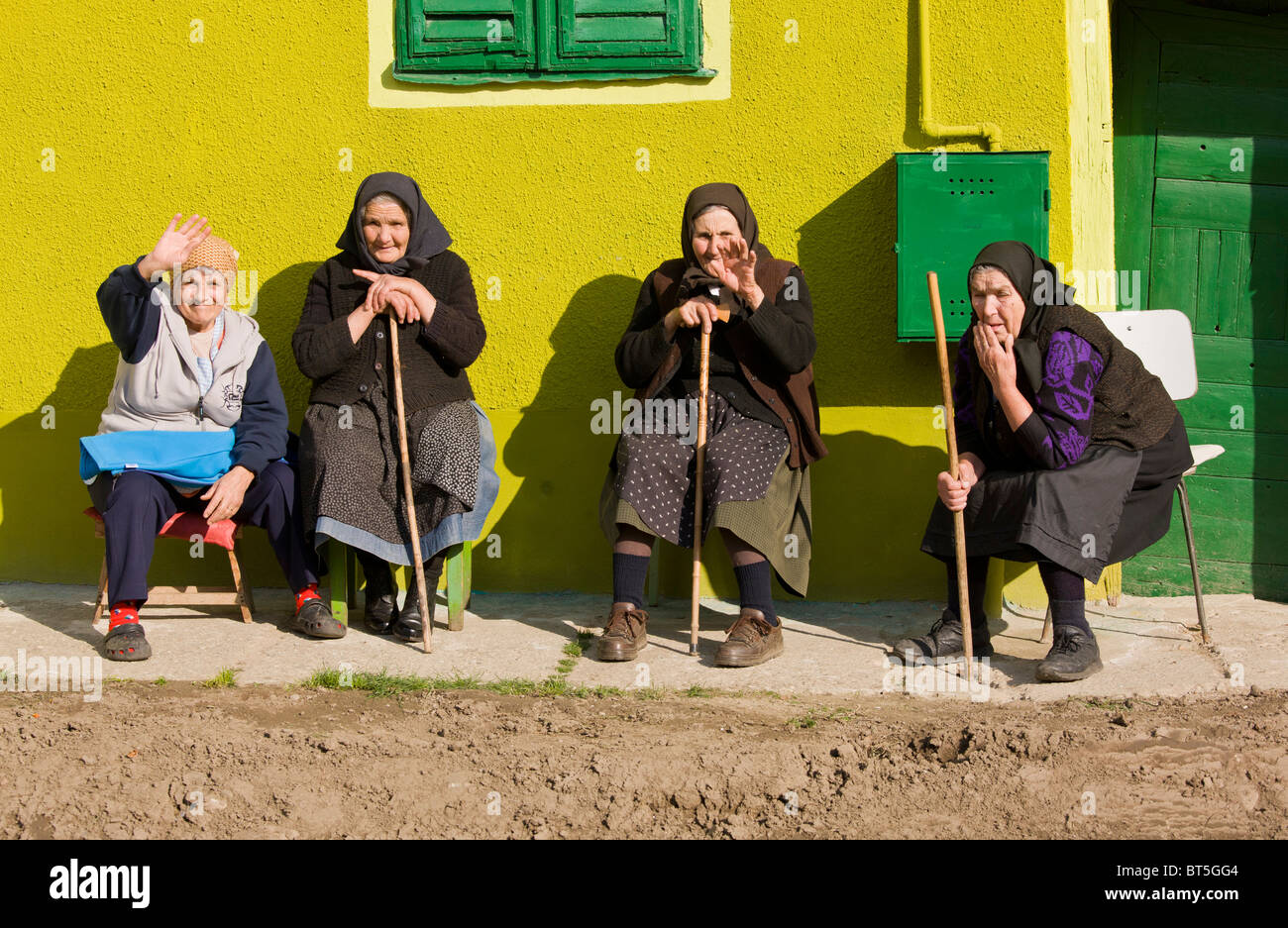 Groupe de dames Banque de photographies et d’images à haute résolution ...