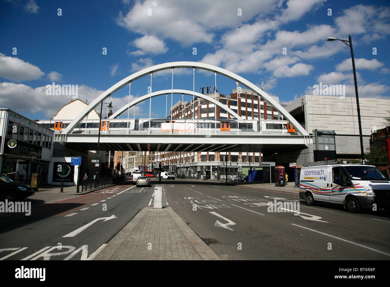 East London Line (hors-sol) train Shoreditch High Street, Shoreditch ...