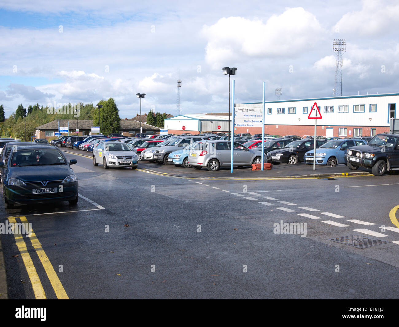 Parking complet à l'Hôpital Royal Oldham Oldham, Lancashire, England ...