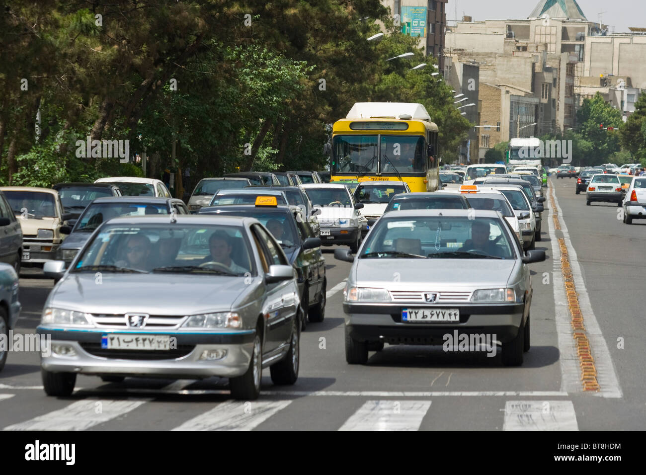 Traffic in tehran iran Banque de photographies et d’images à haute ...