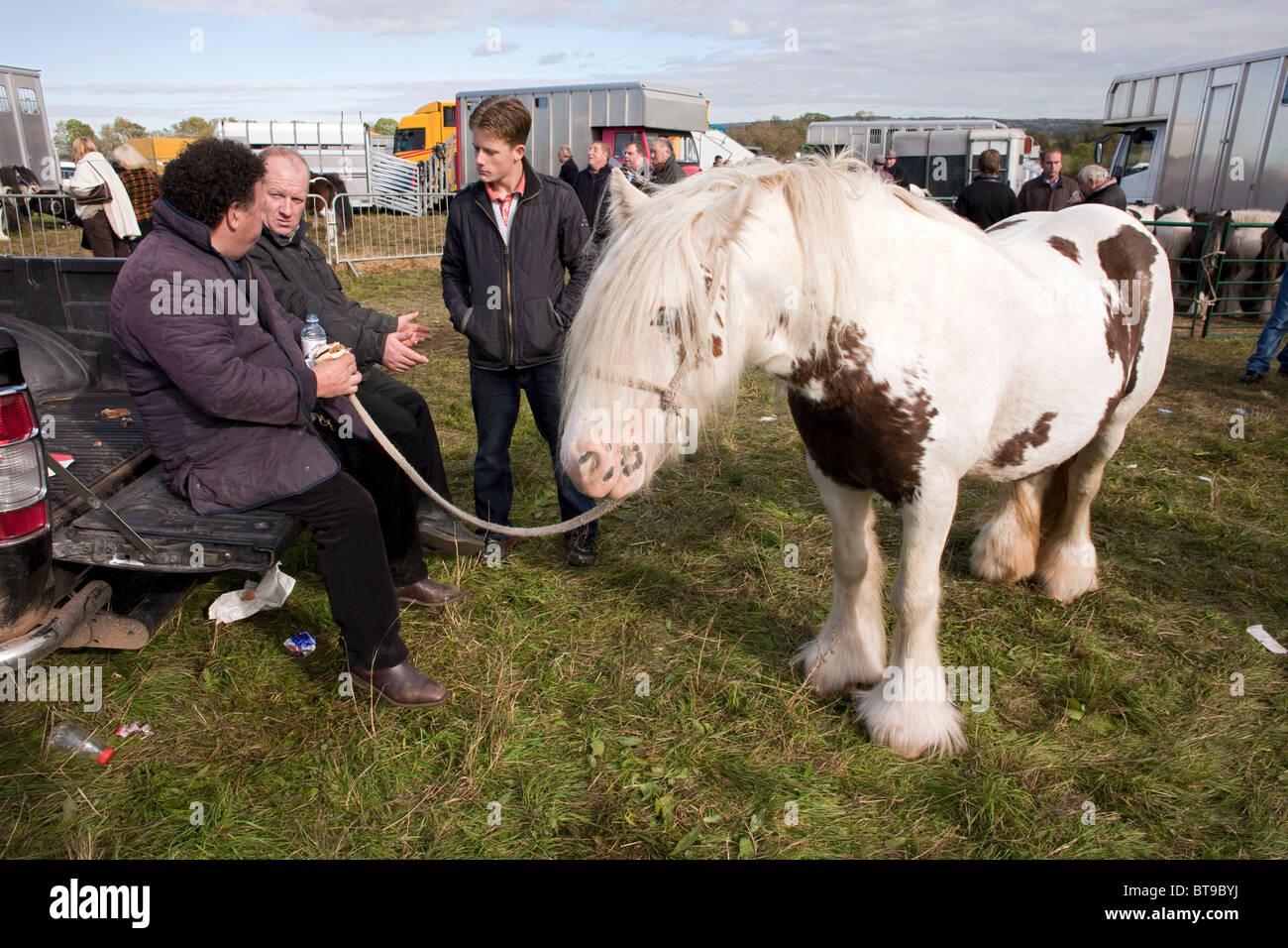 Issac Smith le co-propriétaire de l'arrimage du cheval domaine assis en ...
