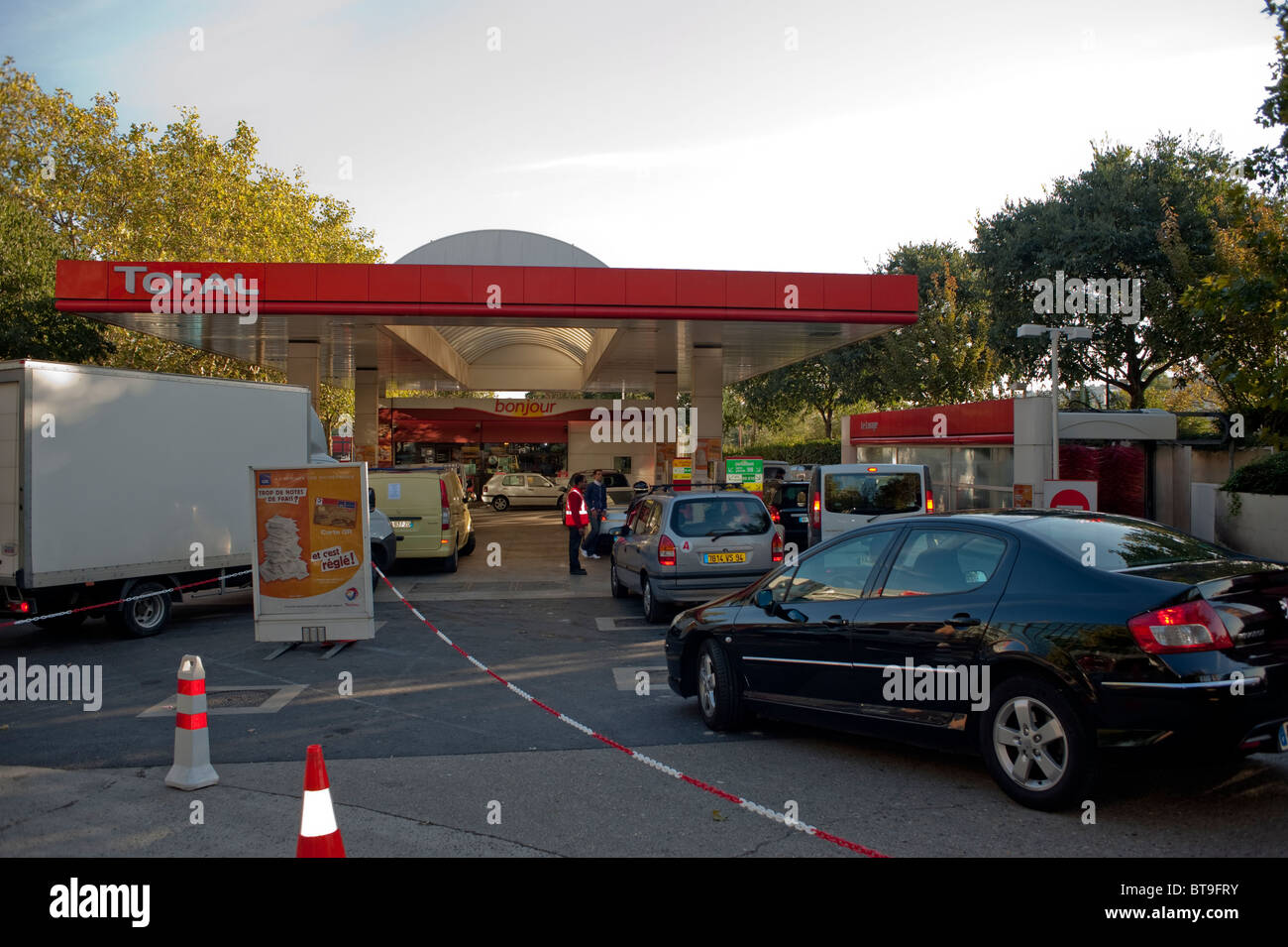 French service station petrol pumps Banque de photographies et d’images ...