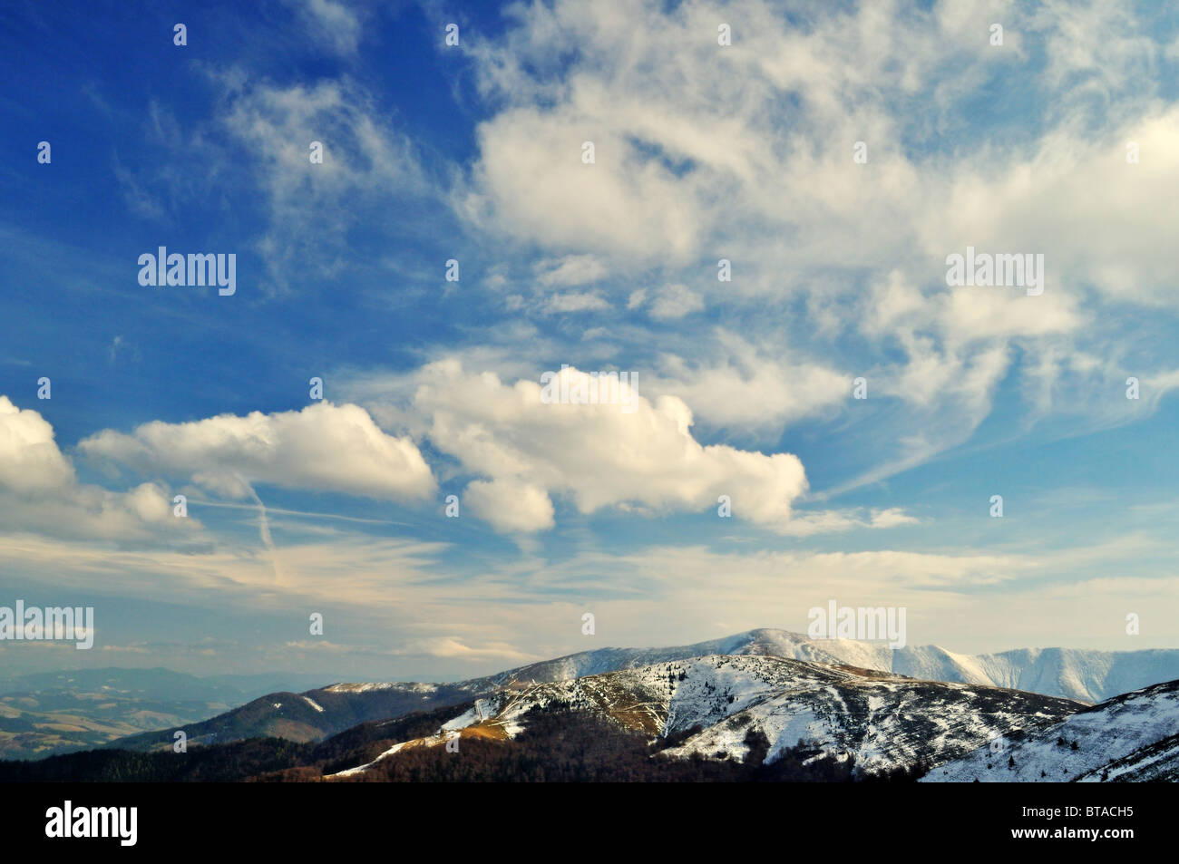 Paysage montagen automne enneigé Banque de photographies et d’images à ...