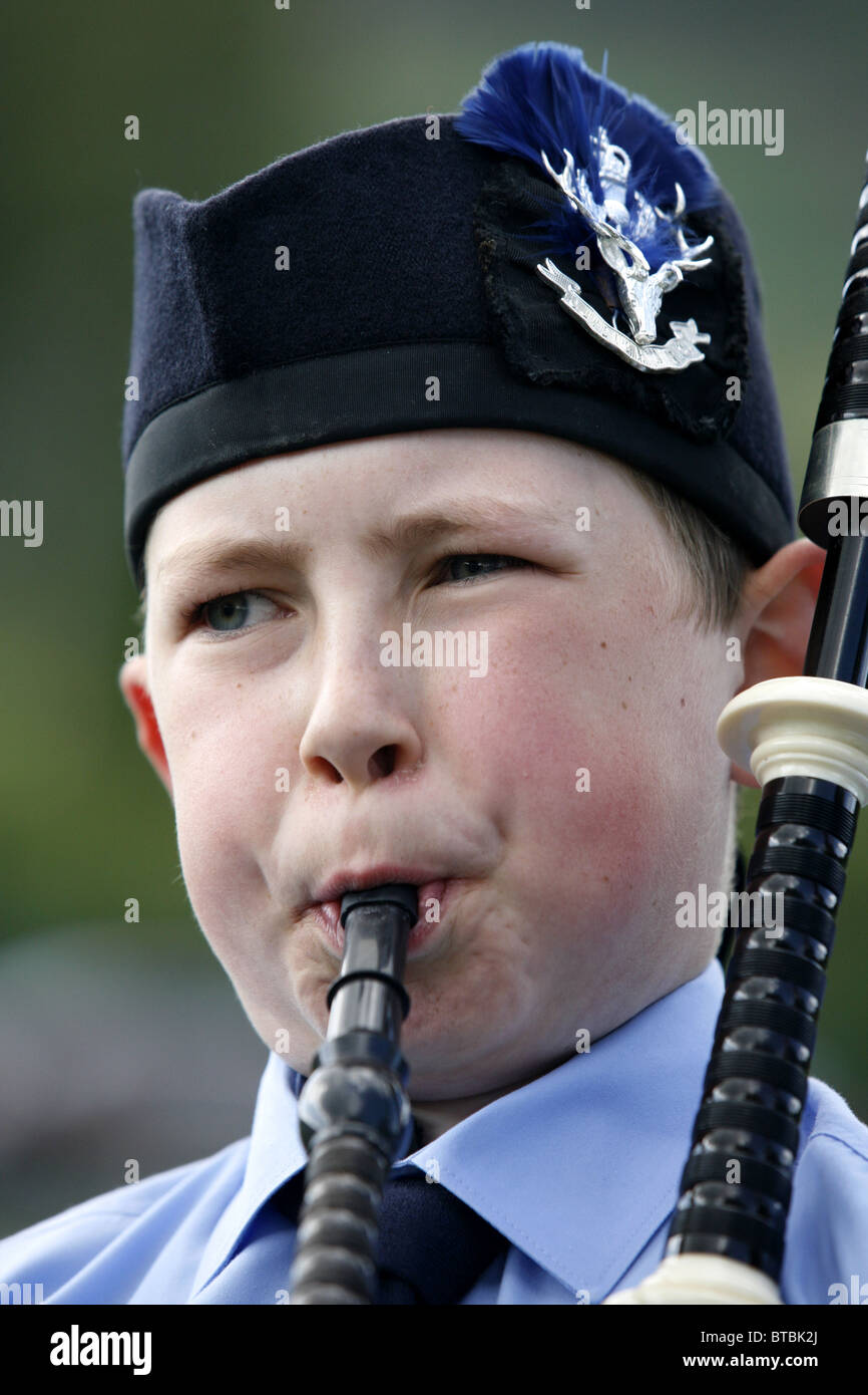 Joueur de cornemuse adolescent Banque de photographies et d’images à ...