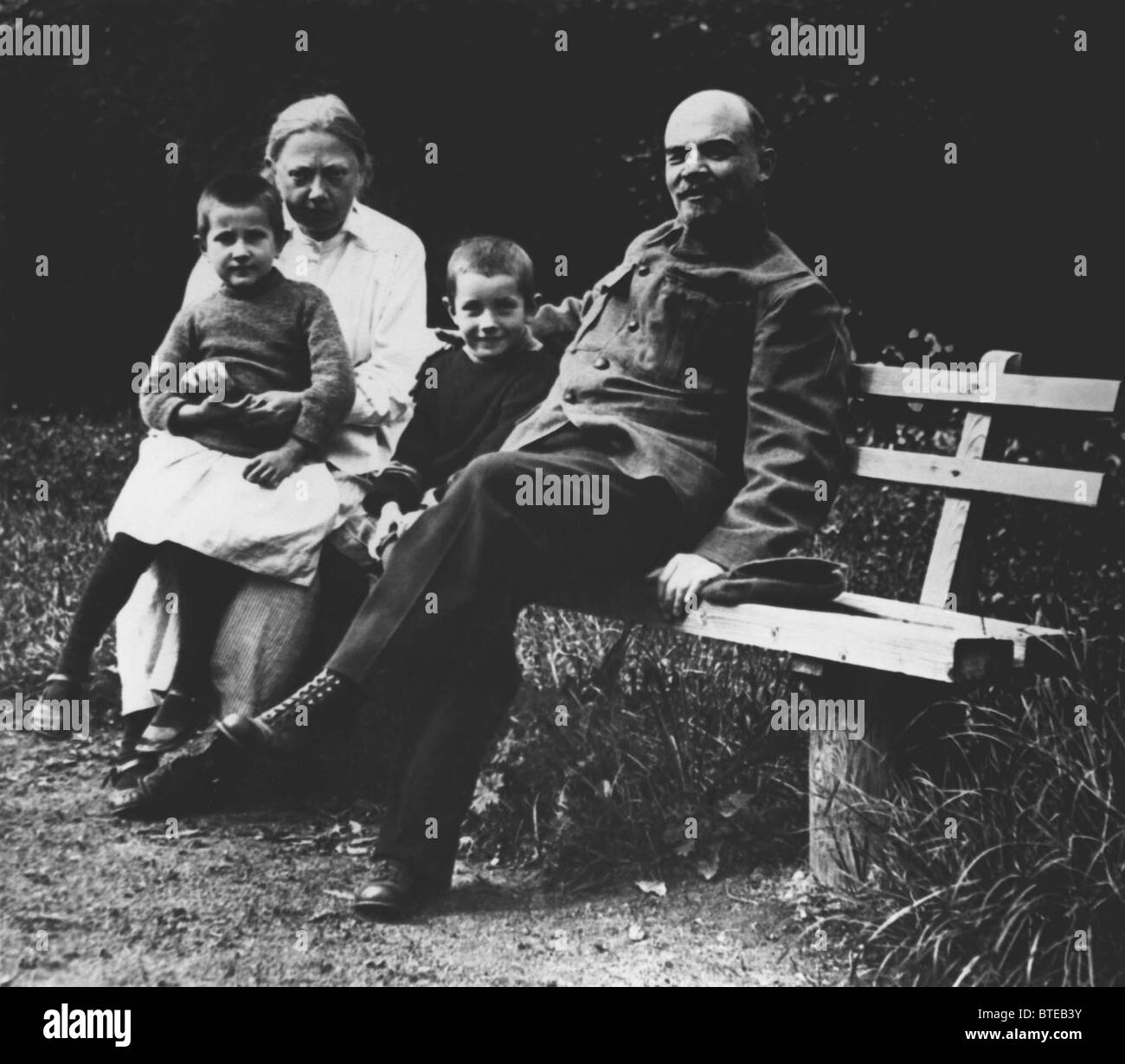 Vladimir Lenin And Nadezhda Krupskaya Banque d'image et photos - Alamy