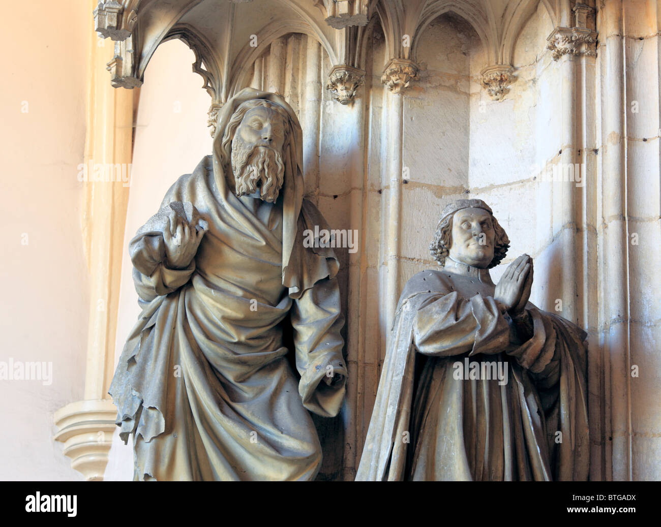 Portail de l'église du monastère de la Chartreuse de Champmol avec ...